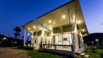 Vila (Phuchomtung) | 1 quarto, cofres nos quartos, cortinas blackout, Wi-Fi de cortesia