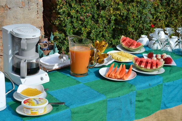 Café da manhã continental grátis todos os dias