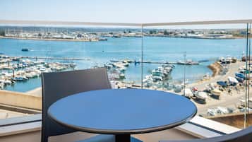 Quarto Duplo Deluxe, vista para o rio | 1 quarto, minibar, cofre no quarto, secretária