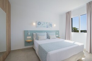 Apartamento, 1 quarto, sacada | 1 quarto, cofres nos quartos, escrivaninha