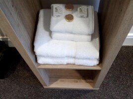 Quarto Individual Básico, casa de banho anexa