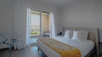 Apartamento, 1 quarto, vista para o mar | 1 quarto, roupas de cama premium, cofres nos quartos