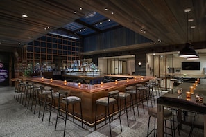 2 bares/lounges, bar na cobertura