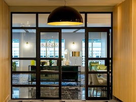 4 restaurantes, pequenos-almoços servidos, cozinha internacional