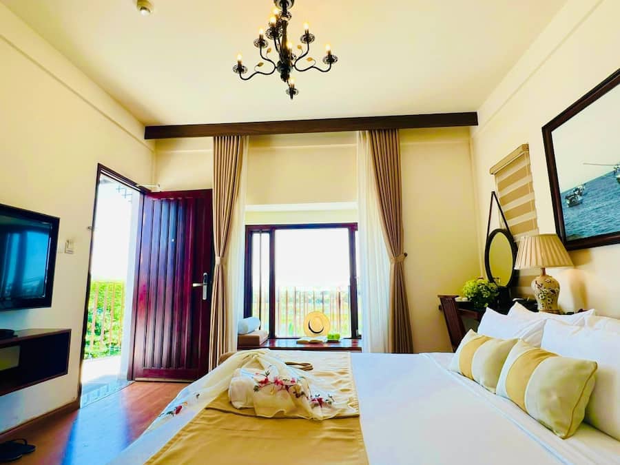 Quarto casal luxo, vista para o rio | Frigobar, cofres nos quartos, escrivaninha