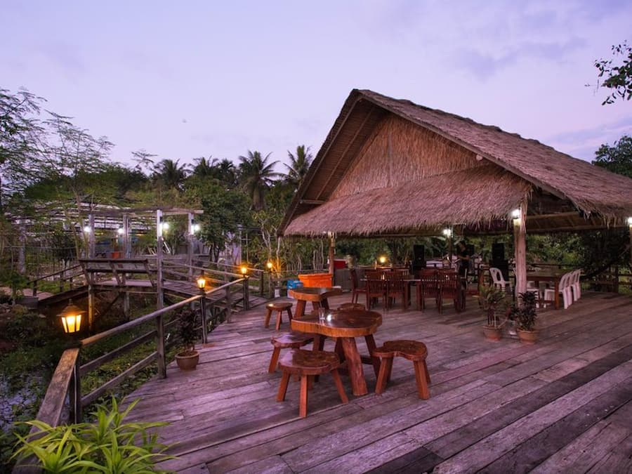 Pequenos-almoços, almoços, jantares servidos, cozinha tailandesa