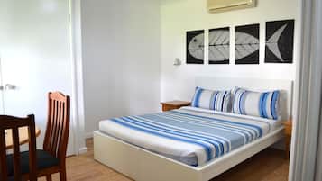 Quarto casal standard | Escrivaninha, ferros/tábuas de passar roupa, Wi-Fi de cortesia