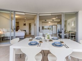 Apartamento clássico, 1 quarto, vista para a piscina | Terraço/pátio