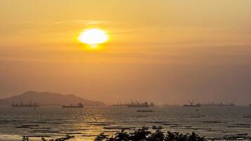 Vista para praia/oceano