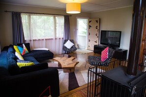 Casa, 3 quartos (Hush House) | Sala | TV de ecrã plano 