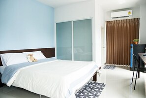 Standard Double Room | Cortinas/cortinados opacos, Wi-fi grátis 