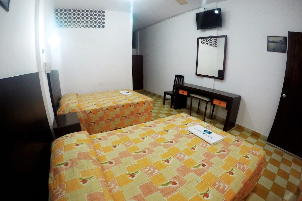 Quarto Duplo, 2 camas de casal | Ferro/tábua de engomar, Wi-fi grátis