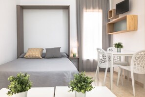 Estúdio, terraço | Cortinas/cortinados opacos, berços/camas para crianças, Wi-fi grátis 