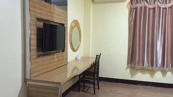 Quarto luxo | Escrivaninha, camas extras/dobráveis (sobretaxa), roupa de cama