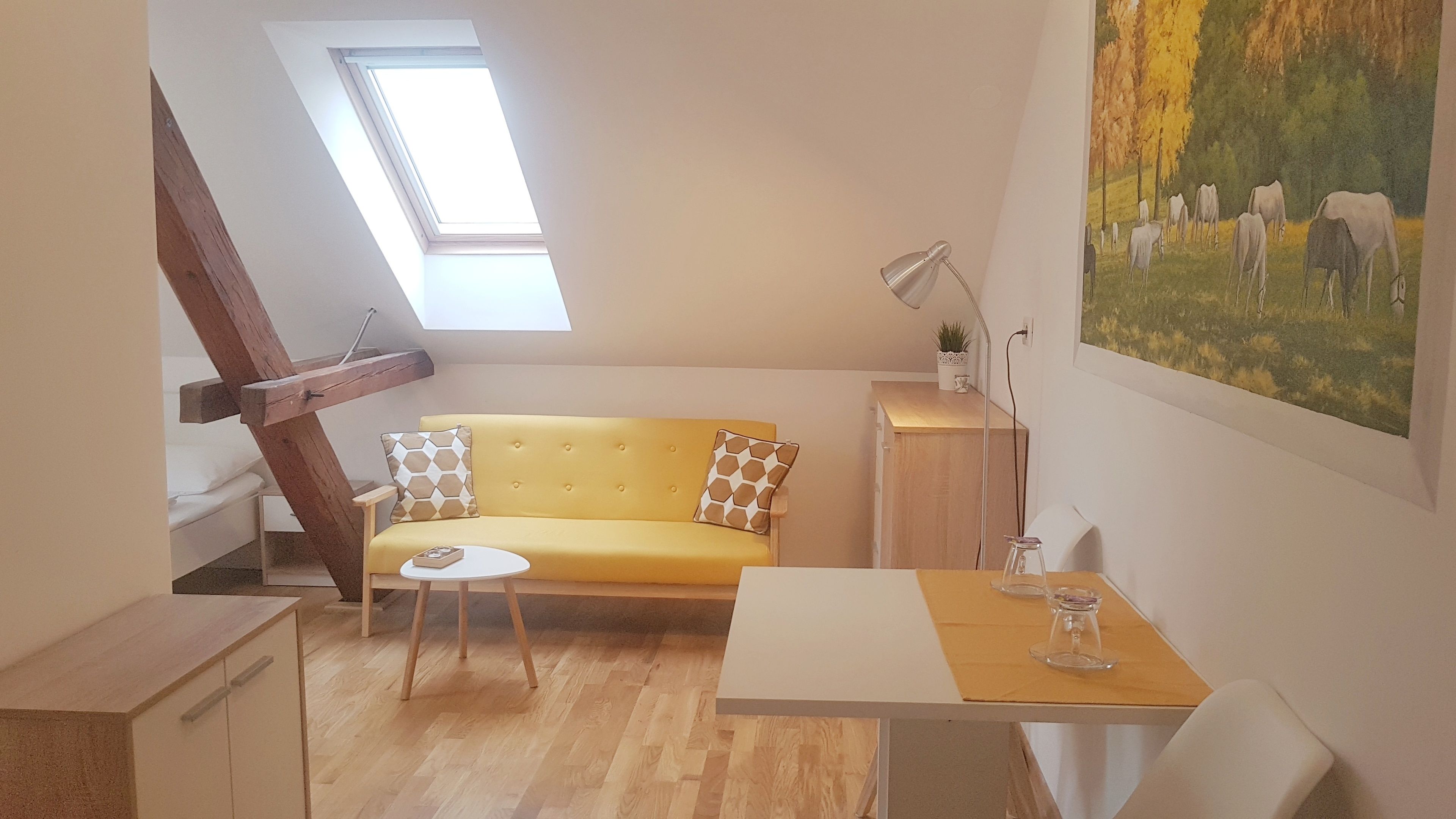 Quarto Duplo Básico, 1 cama de casal | Com decoração personalizada, secretária, quartos insonorizados 