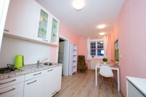 Quarto duplo, banheiro compartilhado | Cozinha americana privada | Chaleira elétrica