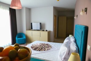 Quarto casal | Área de estar | TV LCD