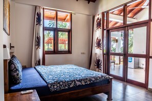 Quarto Duplo Deluxe (Side Sea View) | Minibar, secretária, Wi-fi grátis, roupa de cama fornecida 