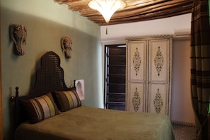 Quarto Quádruplo | Roupa de alta qualidade, com decoração personalizada 