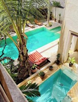 Suite Júnior, vista para a piscina | Roupa de alta qualidade, cofre no quarto, com decoração personalizada 