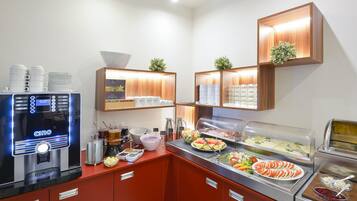 Café da manhã com buffet todos os dias (EUR 10 por pessoa)