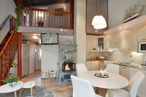Apartamento Superior (sauna) | Cozinha privada | Um frigorífico/congelador grande, um micro-ondas, um forno 
