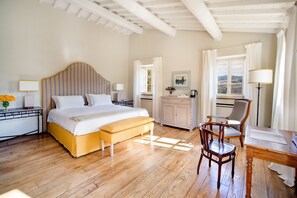 Quarto Duplo Deluxe | Minibar, com decoração personalizada, com mobília individualizada 