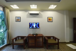 Quarto Duplo | Minibar, secretária, cortinas/cortinados opacos, Wi-fi grátis