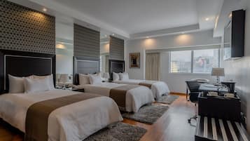 Quarto Triplo Standard | Minibar, cofre no quarto, secretária, quartos insonorizados