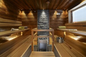 Villa de Luxo, 4 quartos, sauna (Bed Linens Available for Extra Cost) | Casa de banho | Artigos de higiene ecológicos, um secador de cabelo, um bidé 