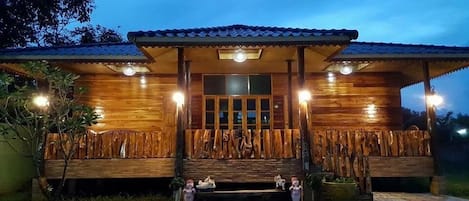 2 Bedrooms Family Bungalow | Vista para o pátio