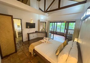 Quarto Exclusivo, vista para o jardim | Cofre no quarto, secretária, quartos insonorizados