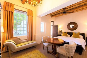 Suite Exclusiva, 2 quartos, piscina privativa, junto à montanha | 2 quartos, lençóis de algodão egípcio, roupa de alta qualidade 