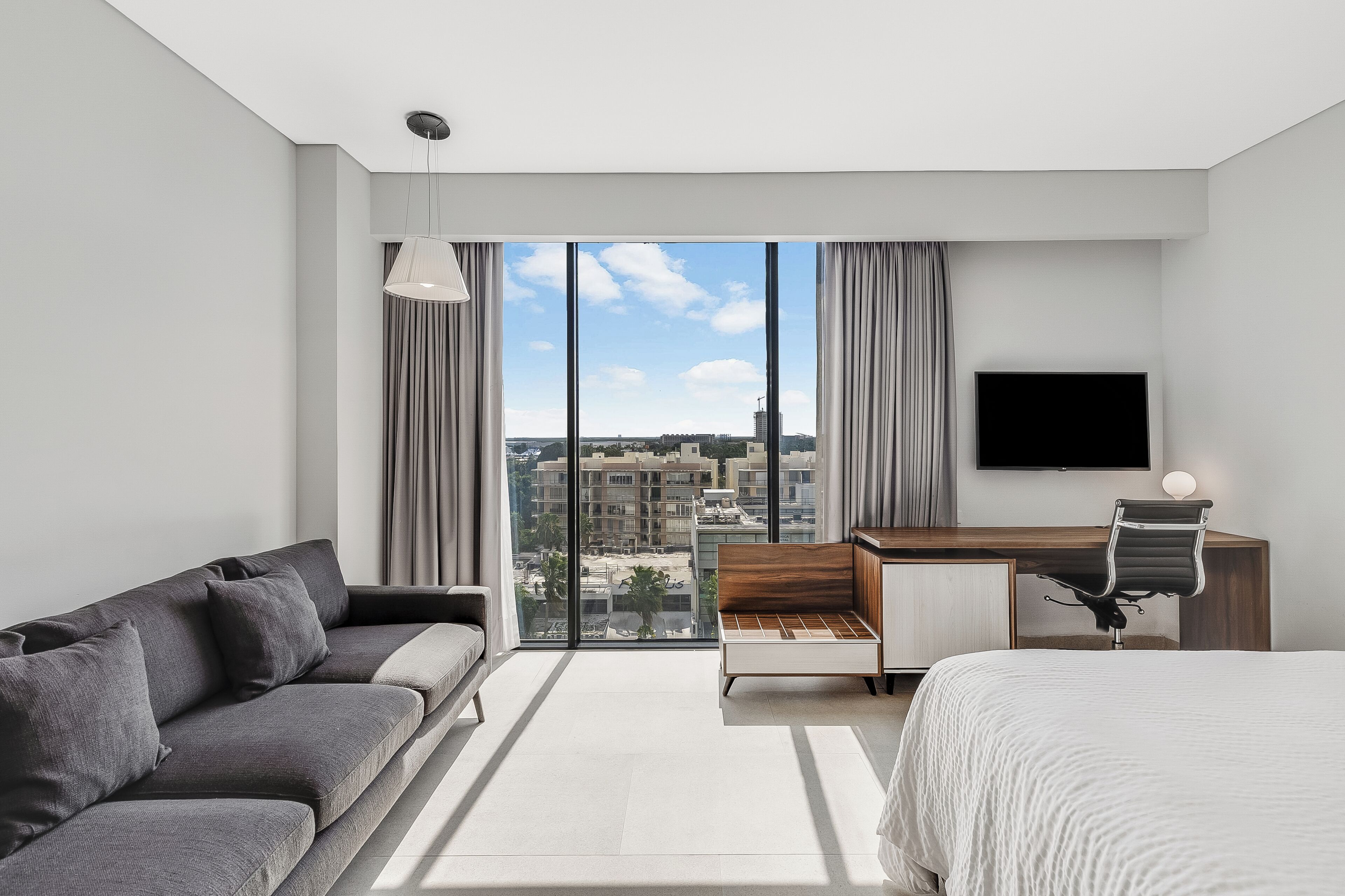 Suíte júnior, 1 cama Queen | Roupas de cama premium, cofres nos quartos, escrivaninha