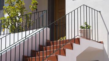 Apartamento panorâmico, 2 quartos, sacada, vista para o mar | Terraço/pátio