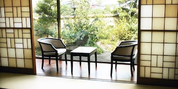 Quarto tradicional, banheira de imersão, em edifício anexo (Superior Japanese Style, 10-12 Tatami) | Escrivaninha, Wi-Fi de cortesia, roupa de cama