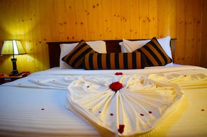 Quarto luxo, vista para a montanha | Escrivaninha, quartos à prova de som, Wi-Fi de cortesia, roupa de cama