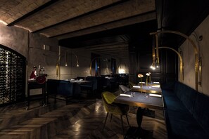 Pequeno-almoço continental diário (30.00 EUR por pessoa) 