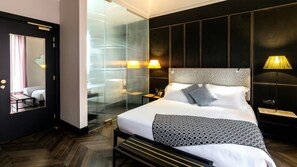 Roupa de alta qualidade, minibar, cofre no quarto 