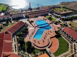 Piscina exterior, da(s) 8:00 à(s) 19:30, guarda-sóis, espreguiçadeiras 