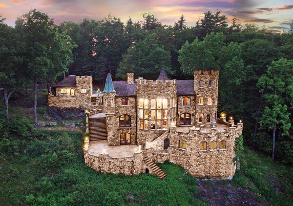 Highlands Castle Overlooking Lake George.. Plus 2 Other Castles! - Bolton Landing