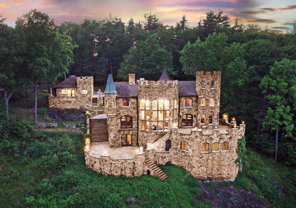 Highlands Castle Overlooking Lake George.. Plus 2 Other Castles! - Bolton Landing, NY