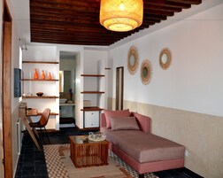 Quarto Duplo Superior | Minibar, cofre no quarto, secretária, Wi-fi grátis 