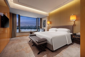 Suite Deluxe | Roupa de alta qualidade, edredões de penas, minibar 