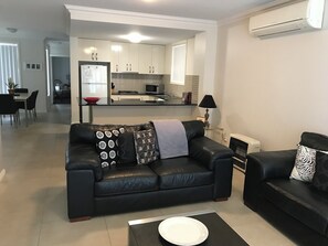 Casa (32 Prince St) | Com mobília individualizada, ferro/tábua de engomar, Wi-fi grátis 