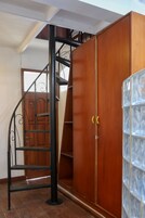 Quarto Duplo Standard, 1 cama king-size | Cofre no quarto, secretária, cortinas/cortinados opacos, Wi-fi grátis 