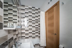 Produtos de toalete grátis, secador de cabelo (mediante solicitação)