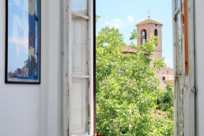 Apartamento, 1 quarto, no edifício anexo (Address: Via Garibaldi 70) | Vista do quarto