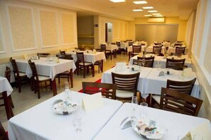 Pequeno-almoço tipo buffet diário incluído 