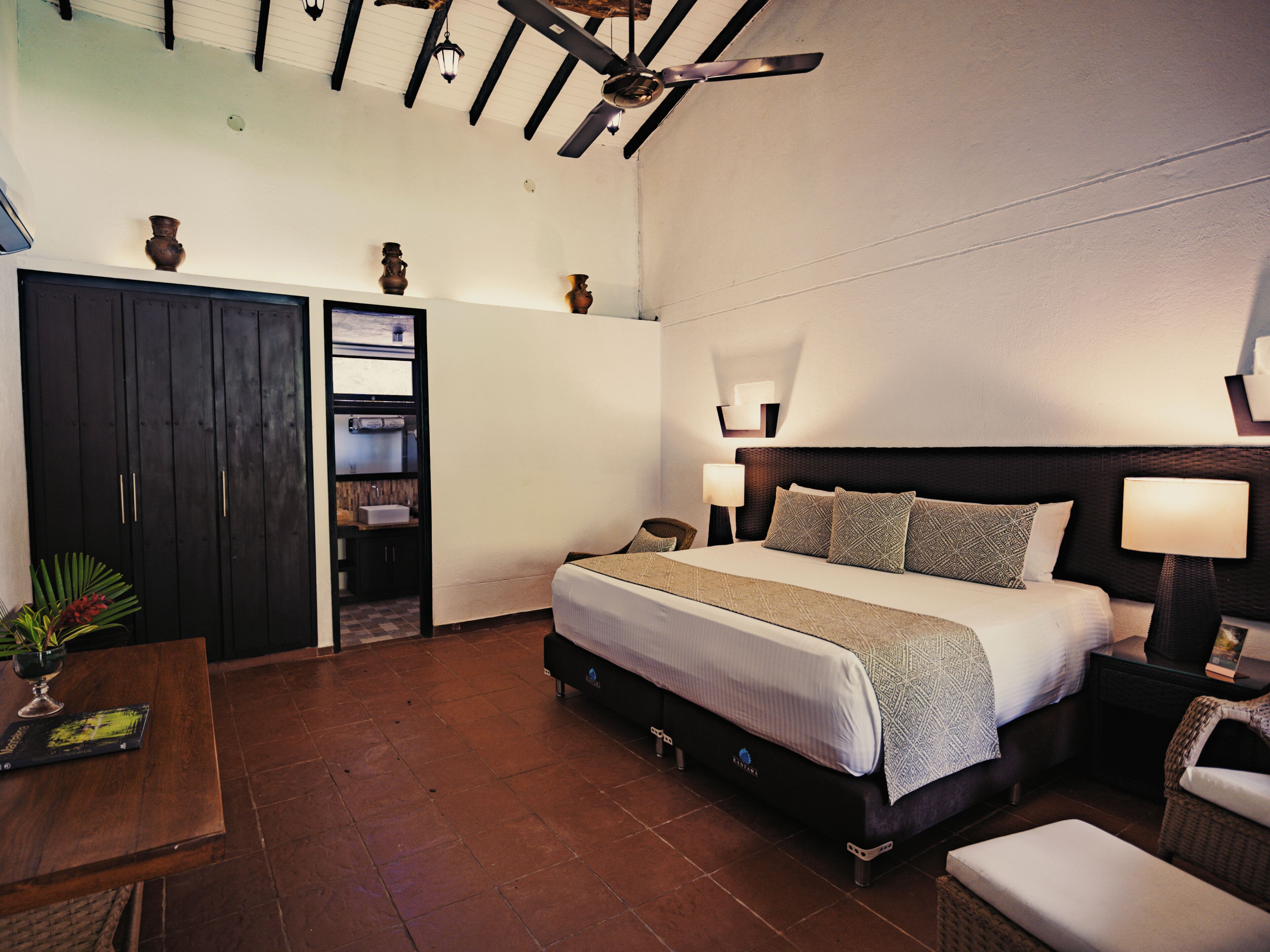 Quarto casal luxo | Roupas de cama premium, camas Select Comfort, frigobar